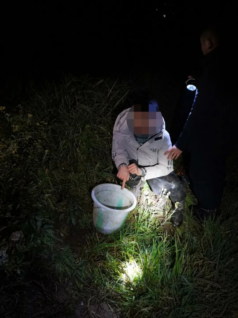 捕鱼先被捕 重庆江津一男子非法电捕鱼被警方抓现行 上游新闻 汇聚向上的力量