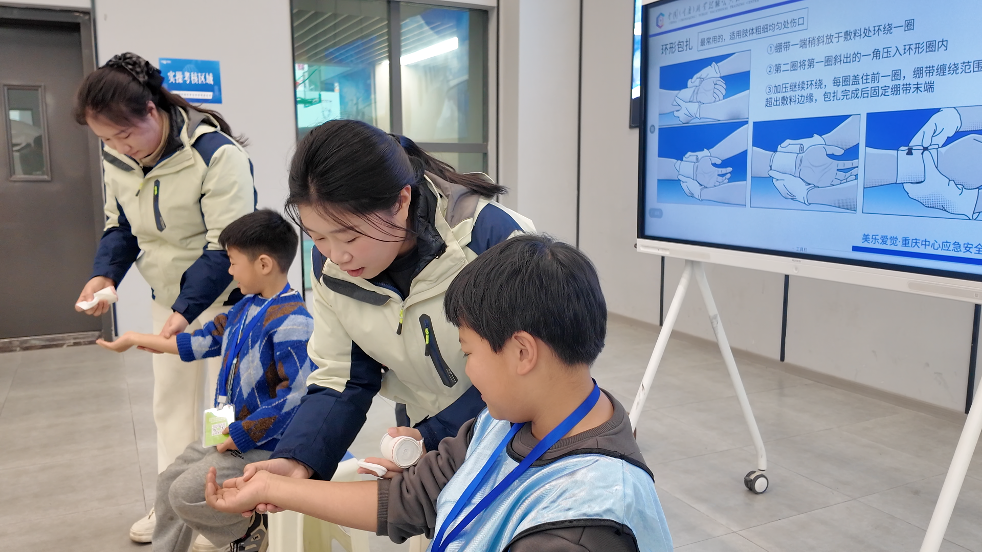 “安全小卫士”集结！“职梦空间”这场沉浸式活动解锁青少年成长技能-上游新闻 汇聚向上的力量